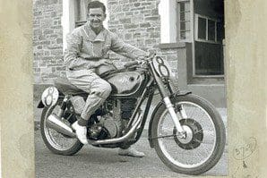Fergus Anderson on an AJS, February 1947 | Classic Bike Hub